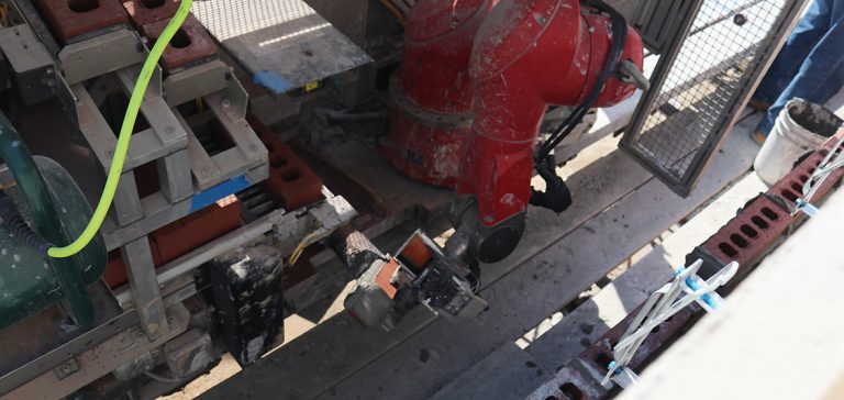 SAM, the bricklaying robot, is hard at work in Nevada - Tech+